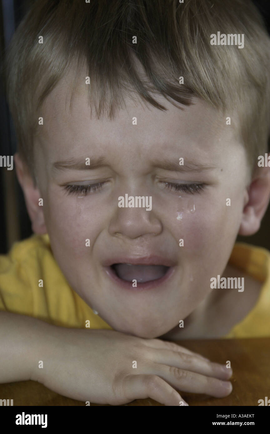P11 087 3 Yr Old Boy Crying Stock Photo - Alamy