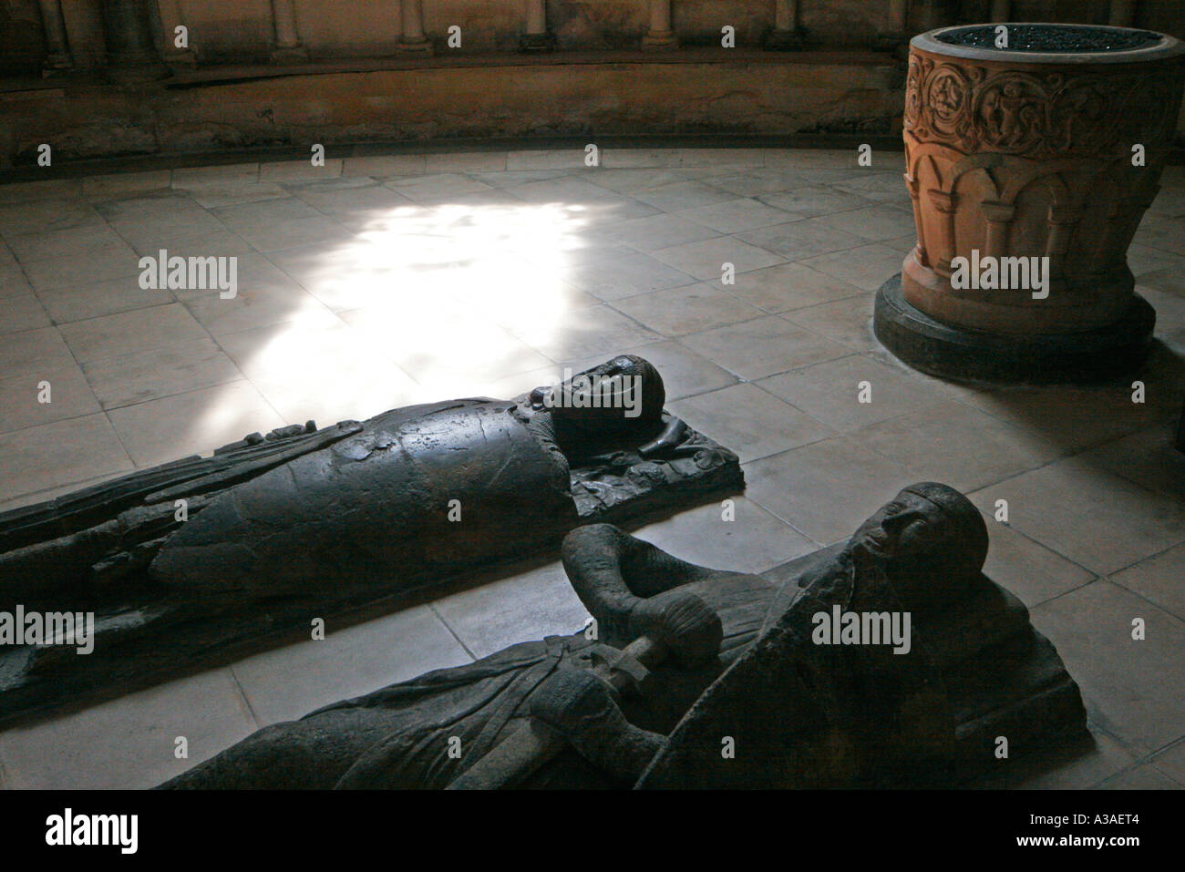 Effigies of the knights templar hi-res stock photography and images - Alamy