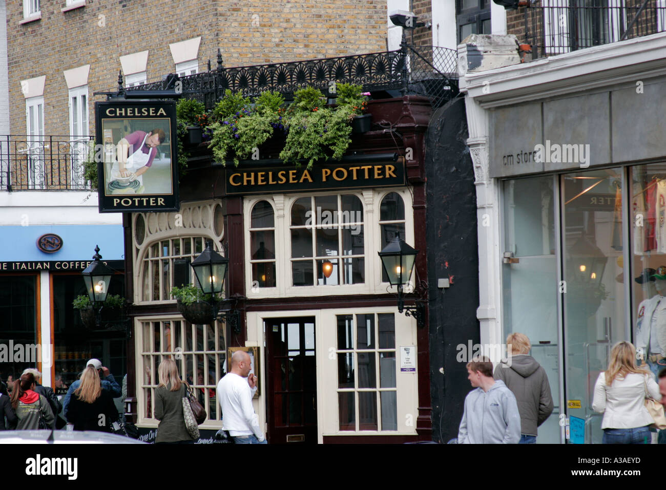 Chelsea potter pub hi-res stock photography and images - Alamy