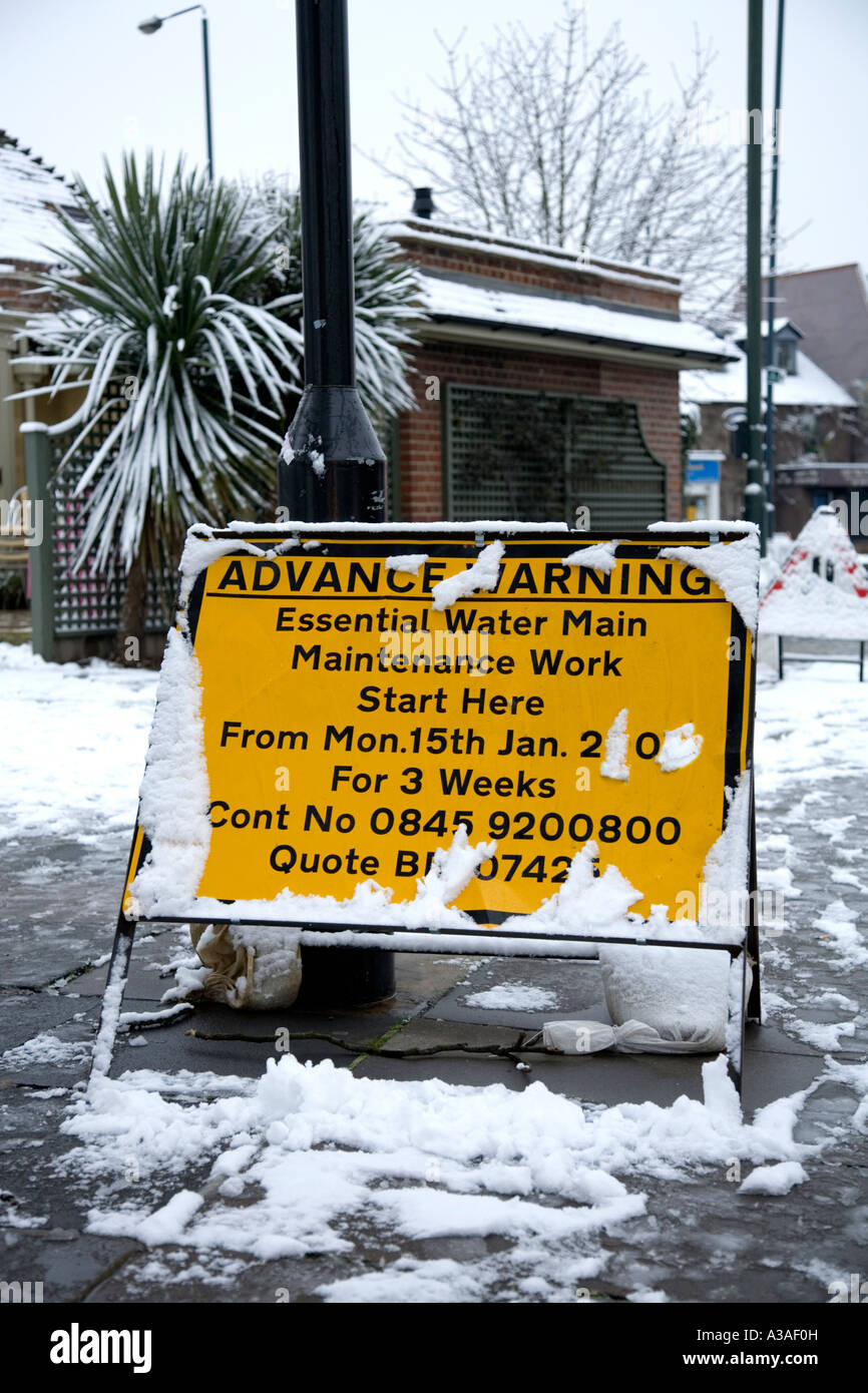 Advance warning board hi-res stock photography and images - Alamy