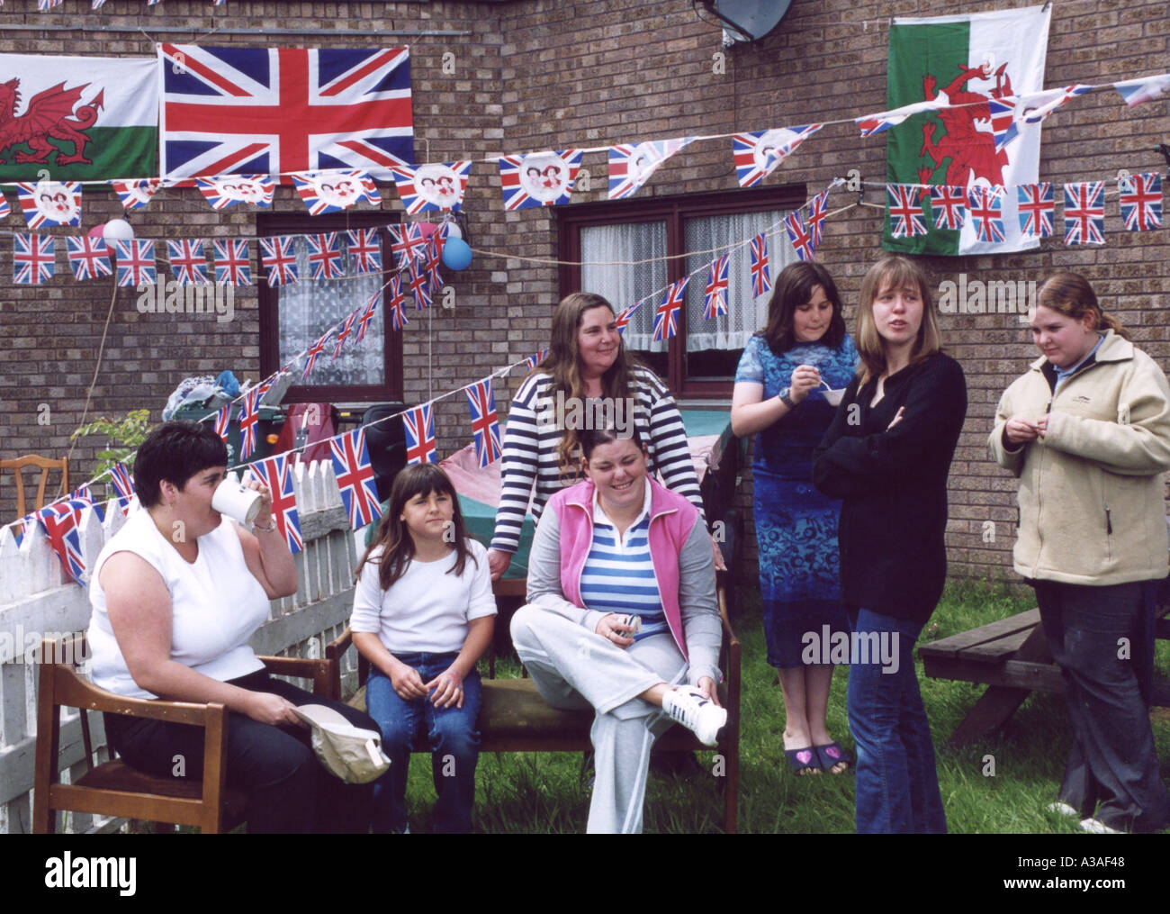 Jubilee 2002 flags hi-res stock photography and images - Alamy
