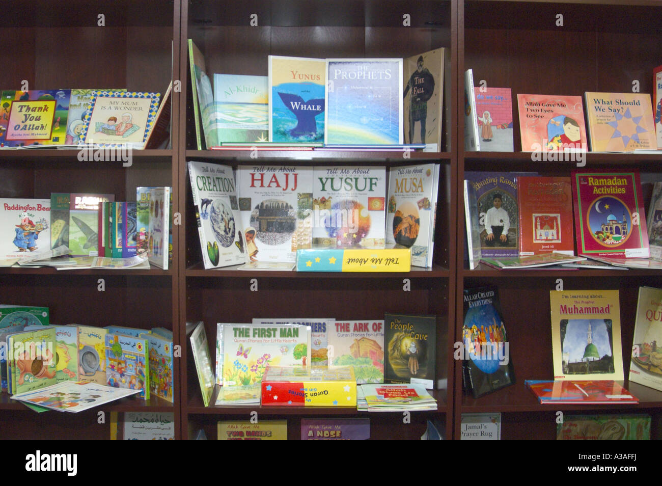 Arabic, Muslim books on shelves 2 Stock Photo - Alamy