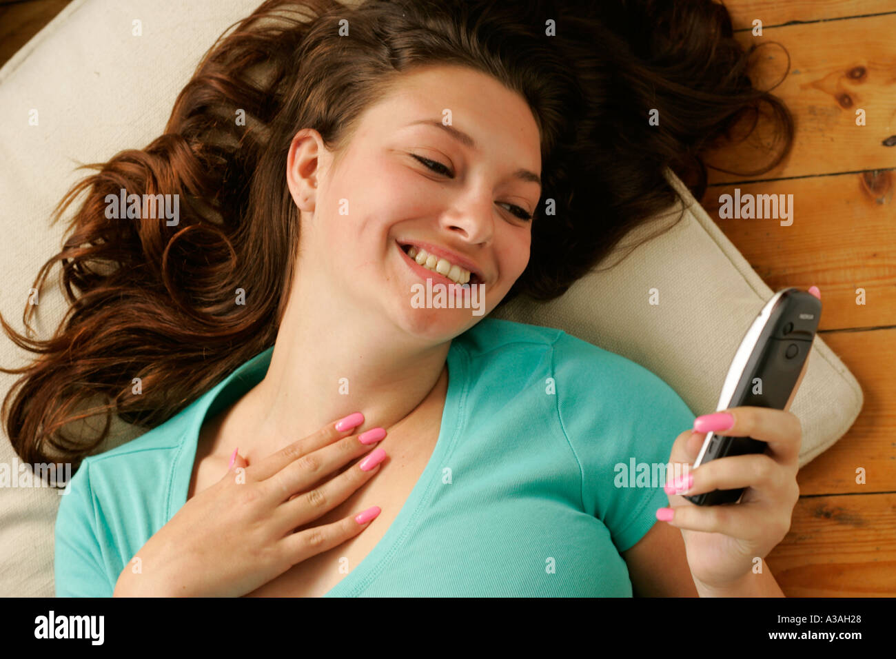 Young girl reading text message Stock Photo - Alamy