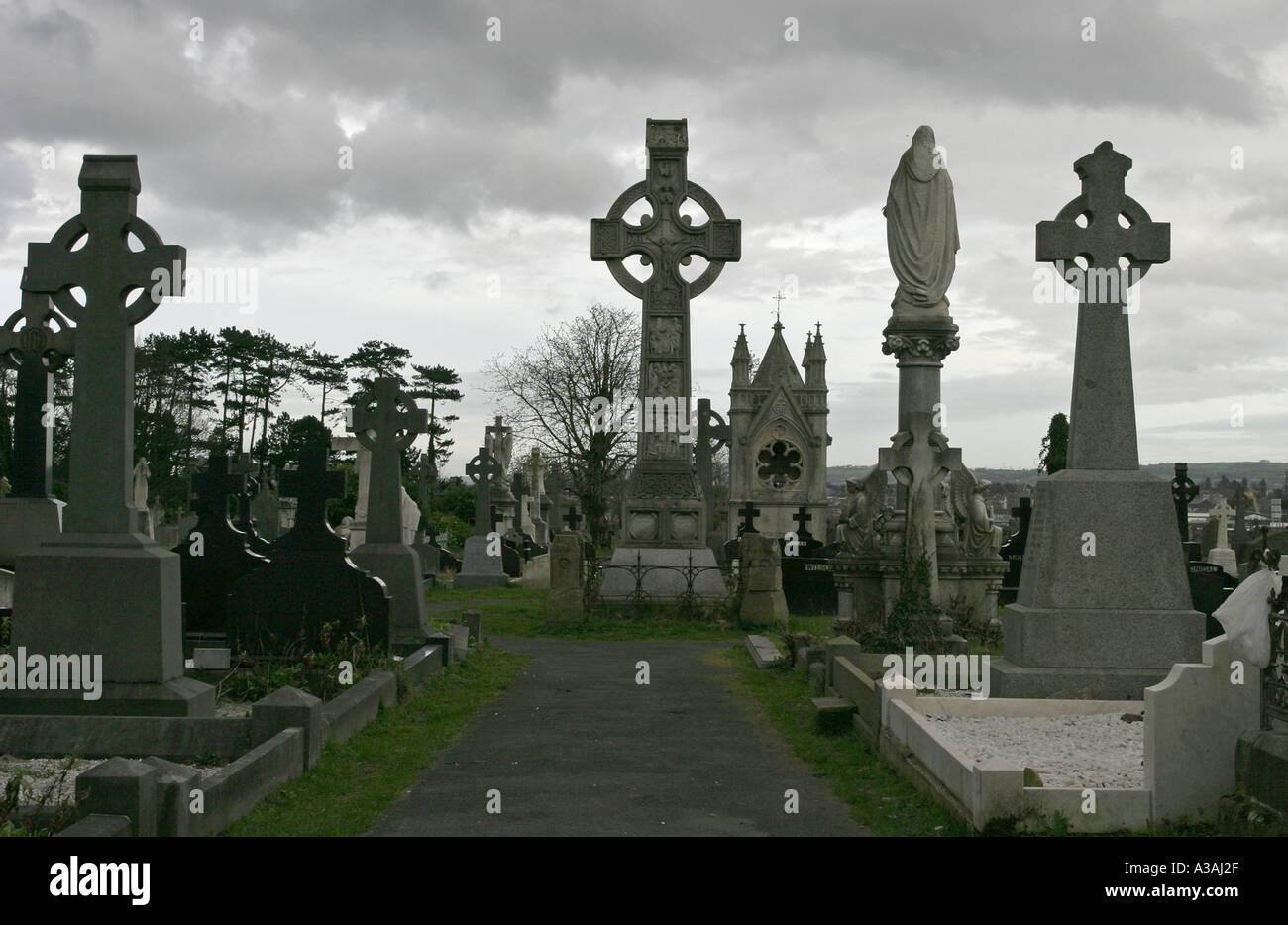 headstones celtic crosses monuments milltown cemetery falls road west ...
