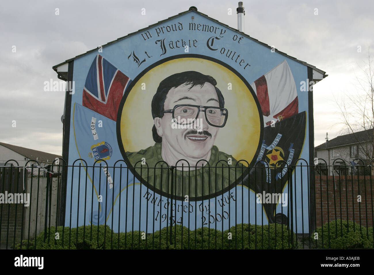 jackie coulter loyalist wall mural UDA UFF UVF feud shankill road ...