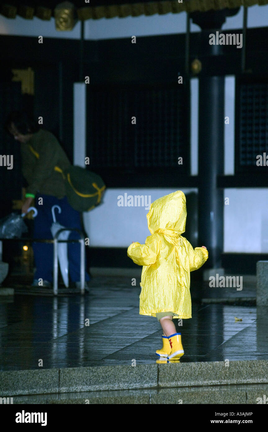 girl in yellow raincoat tokyo Japan Stock Photo - Alamy