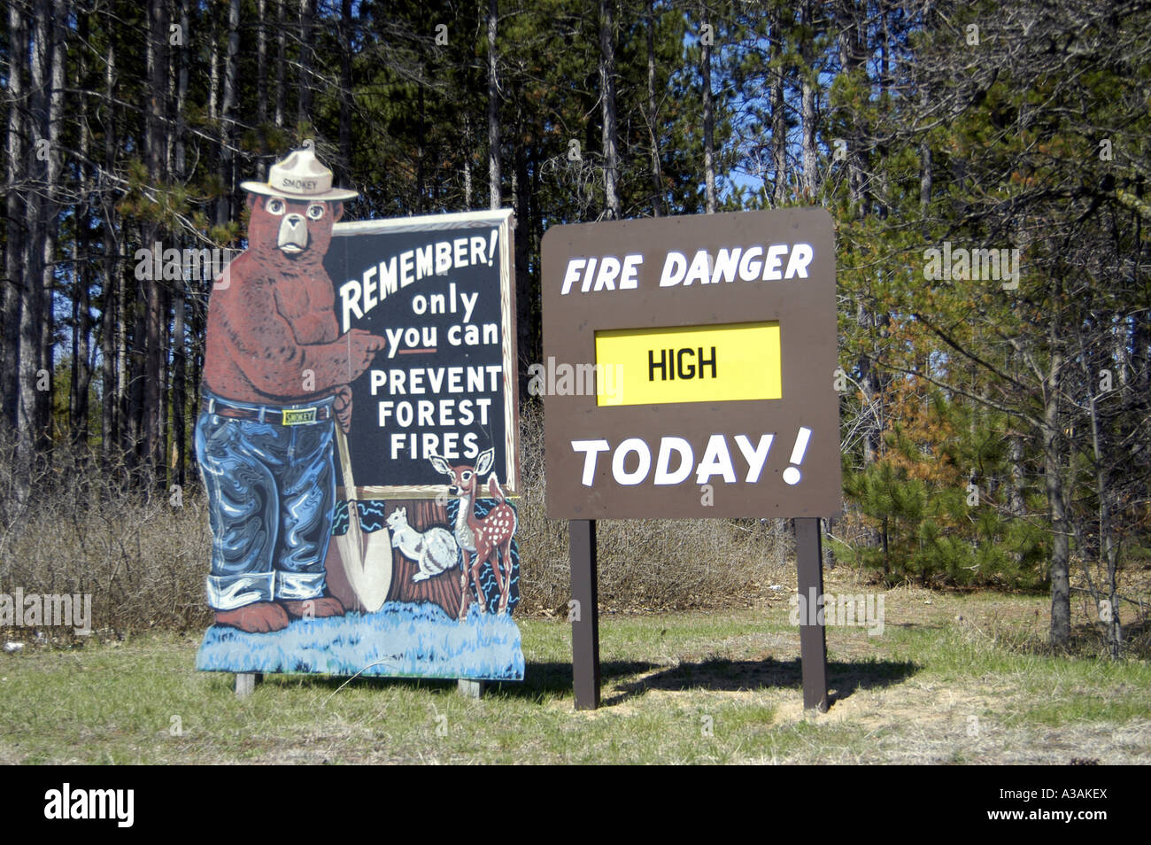 P14 096 Fire Danger High Sign, Smokey The Bear Stock Photo - Alamy