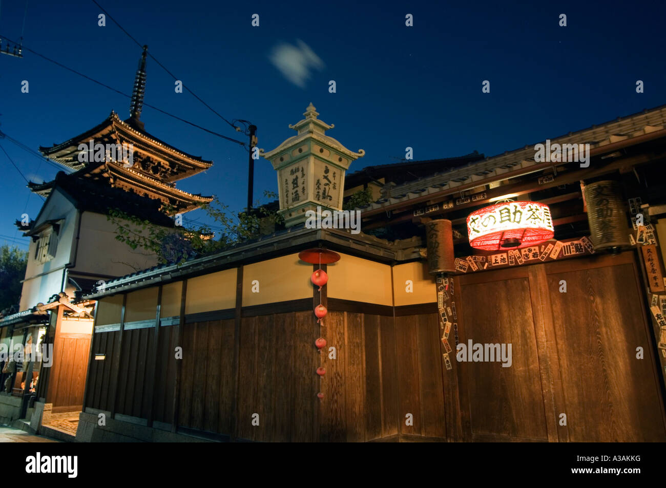 yasaka no to pagoda higashiyama eastern hills sunet dusk Kyoto Japan ...