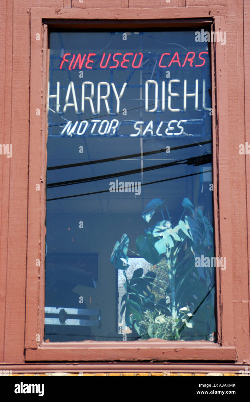 Car shop sign hi-res stock photography and images - Alamy