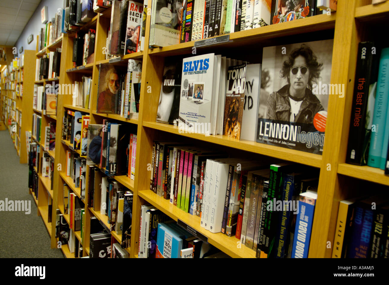 Shelves of books at a retail book store John Lennon, Elvis, biography ...
