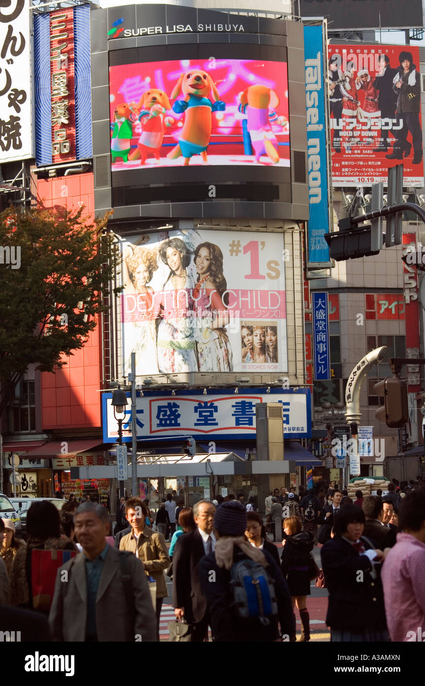 crowds of people tv screen Shibuya Tokyo Japan Asia Stock Photo - Alamy