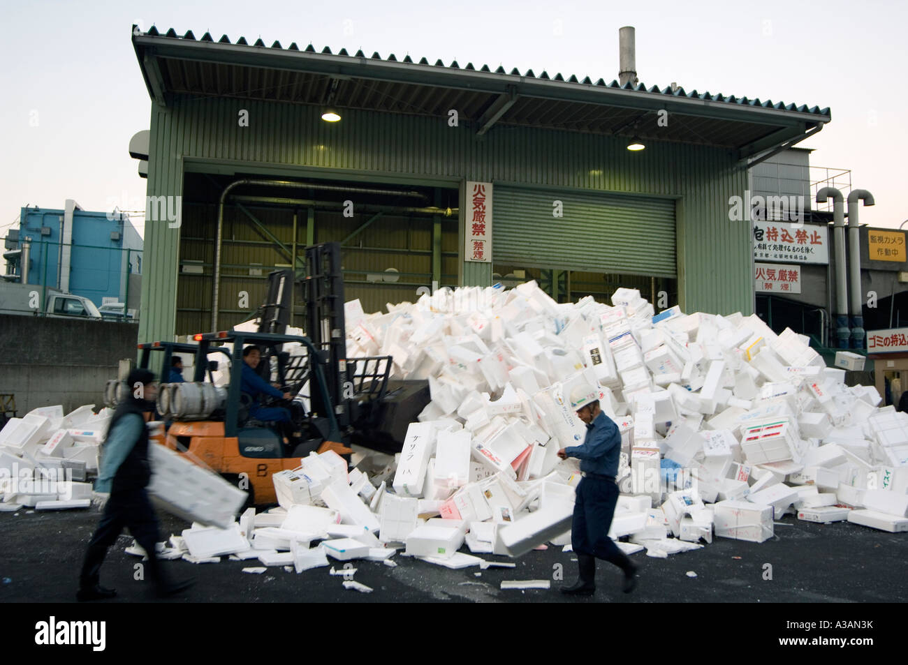 Empty fish boxes tsukiji market hi-res stock photography and images - Alamy