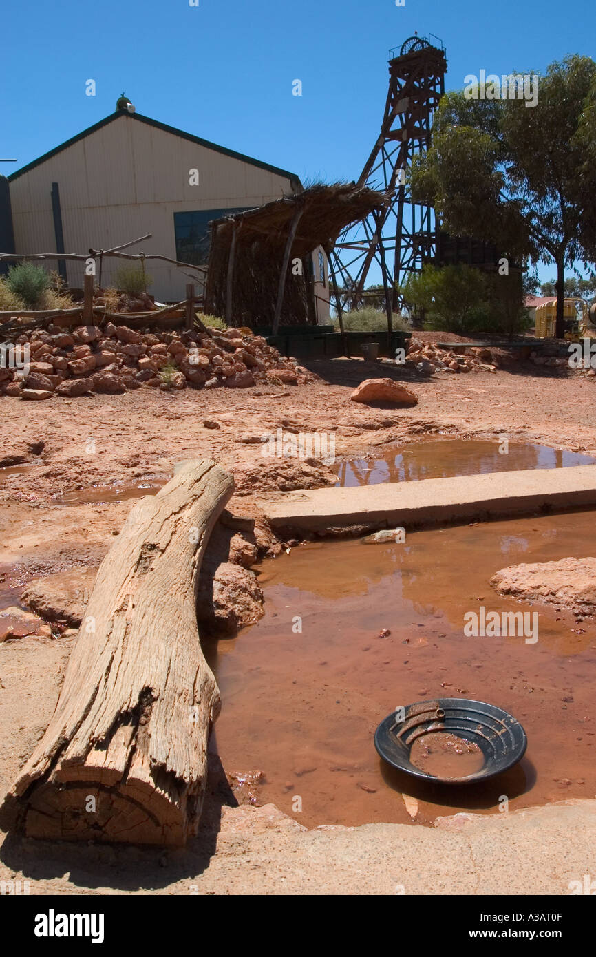 Gold pan australia hi-res stock photography and images - Alamy