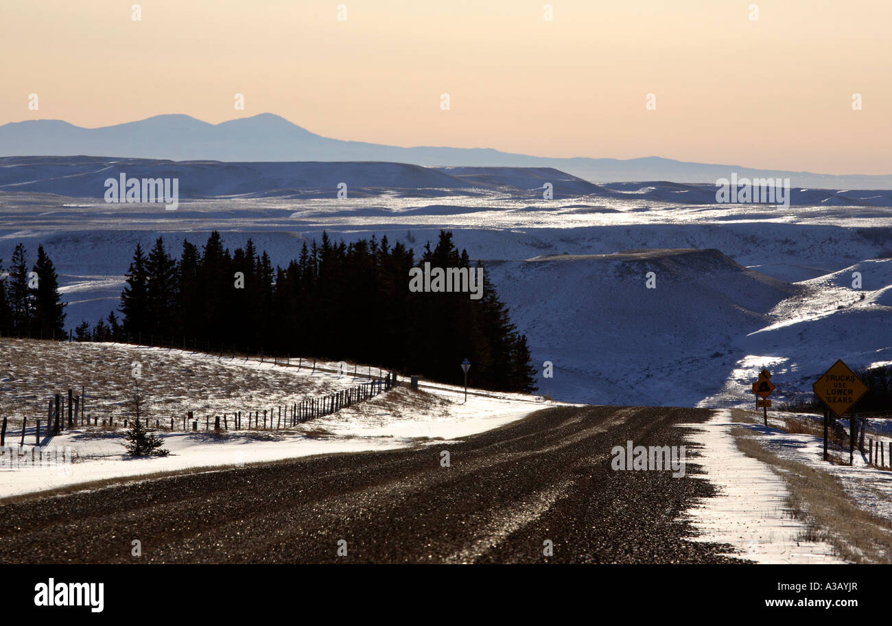 Alberta highway and distant Montana hills Stock Photo - Alamy