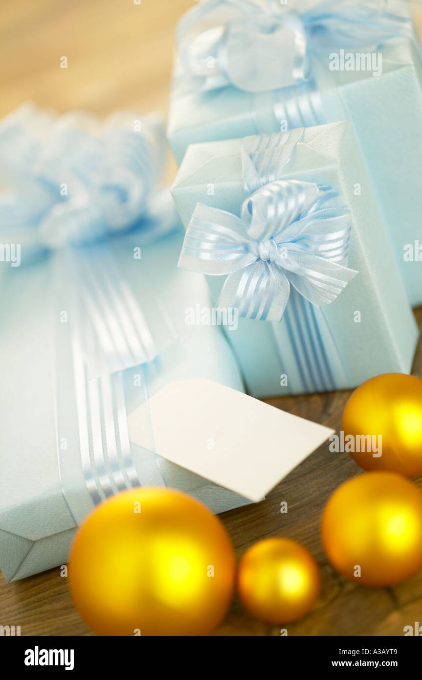 Blue gift boxes with an empty greetings note Stock Photo - Alamy