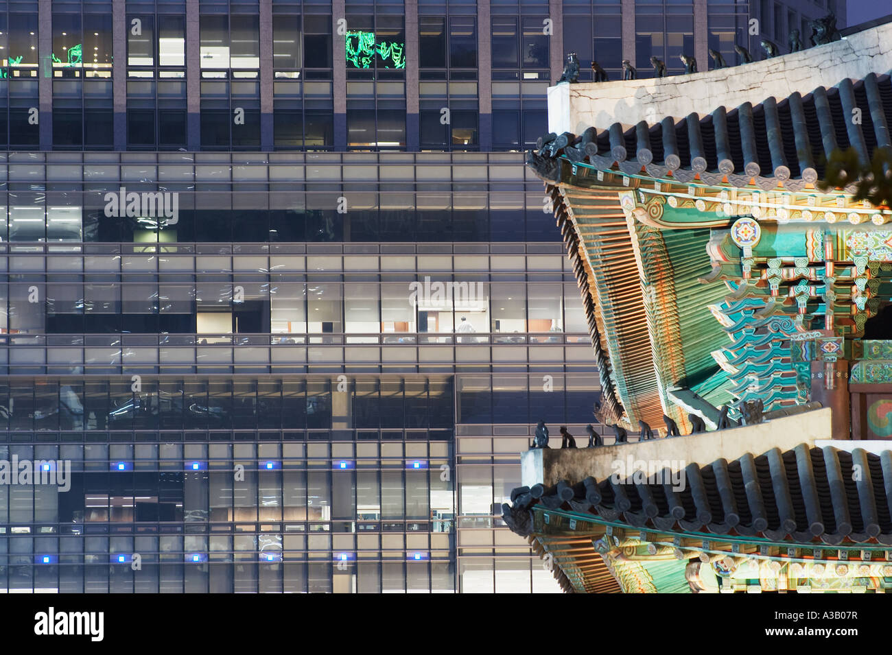 Office block seoul hi-res stock photography and images - Alamy