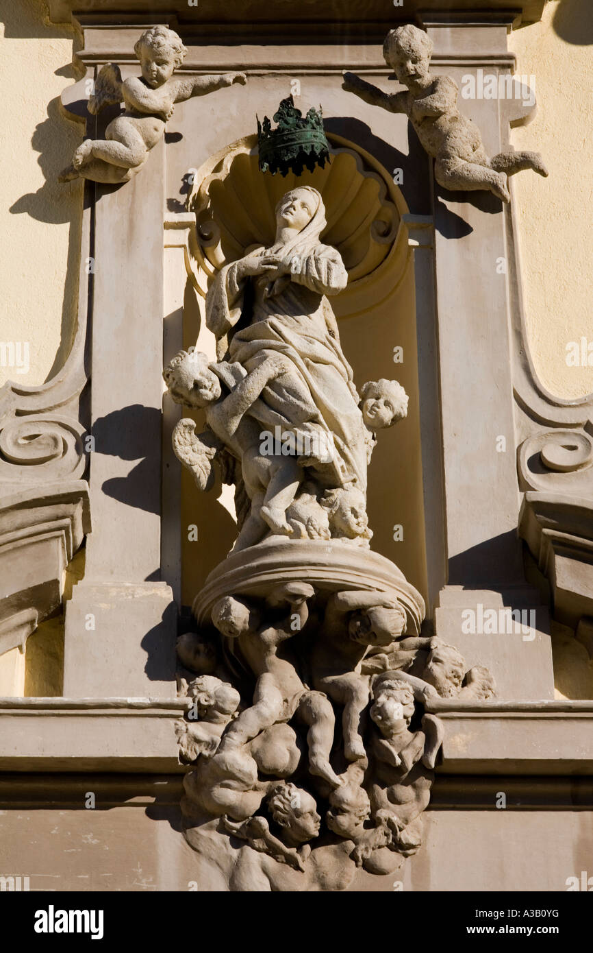 Religious statue on a church front - Italy Stock Photo - Alamy