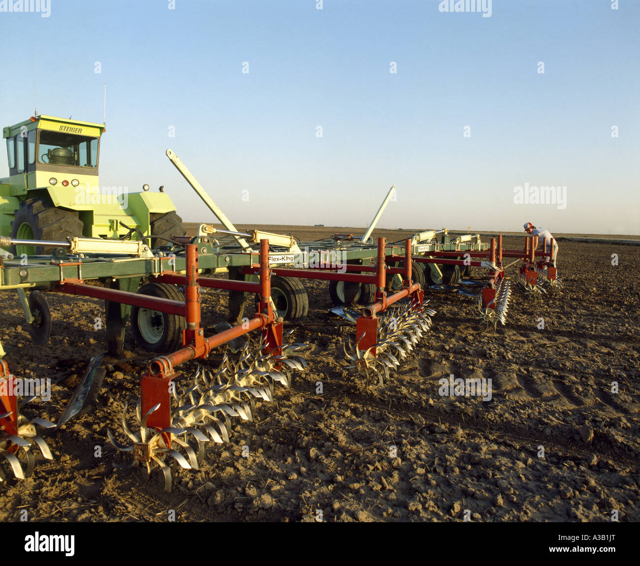 STEIGER TRACTOR WITH UNDERCUTTER AND SWEEPS / IOWA Stock Photo - Alamy