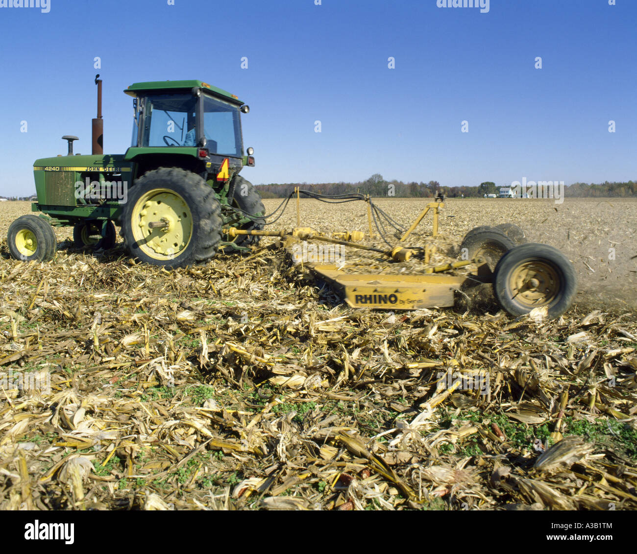 CHOPPING CORN STUBBLE WITH ROTARY MOWER / DELAWARE Stock Photo - Alamy