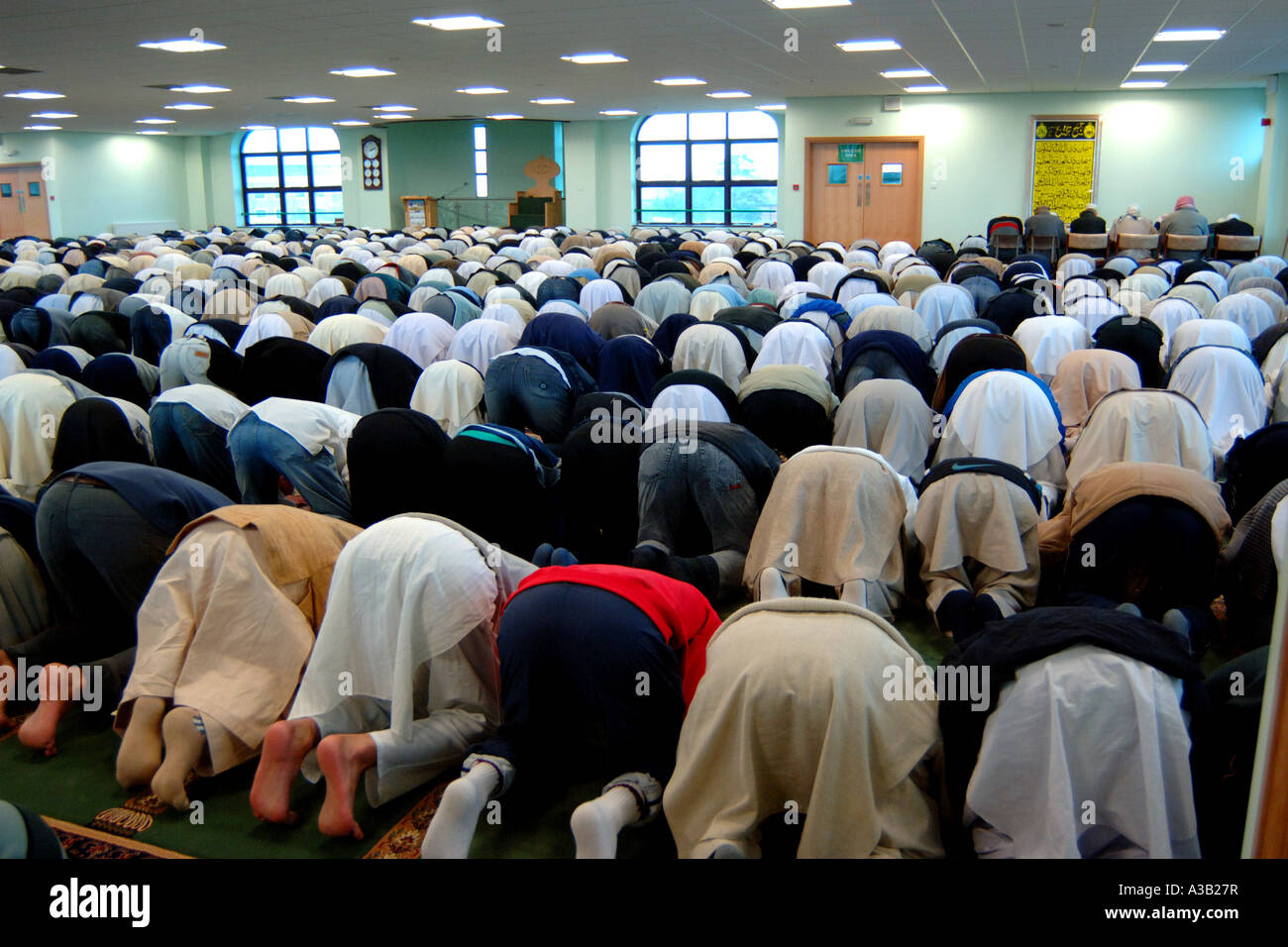 A crowded mosque during Ramadan Bradford West Yorkshire Stock Photo - Alamy