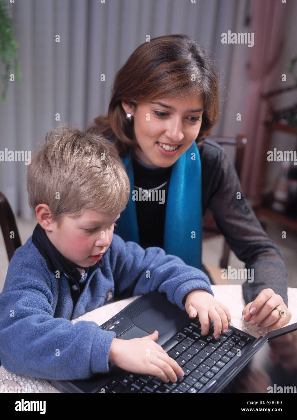 Computer knowledge hi-res stock photography and images - Alamy