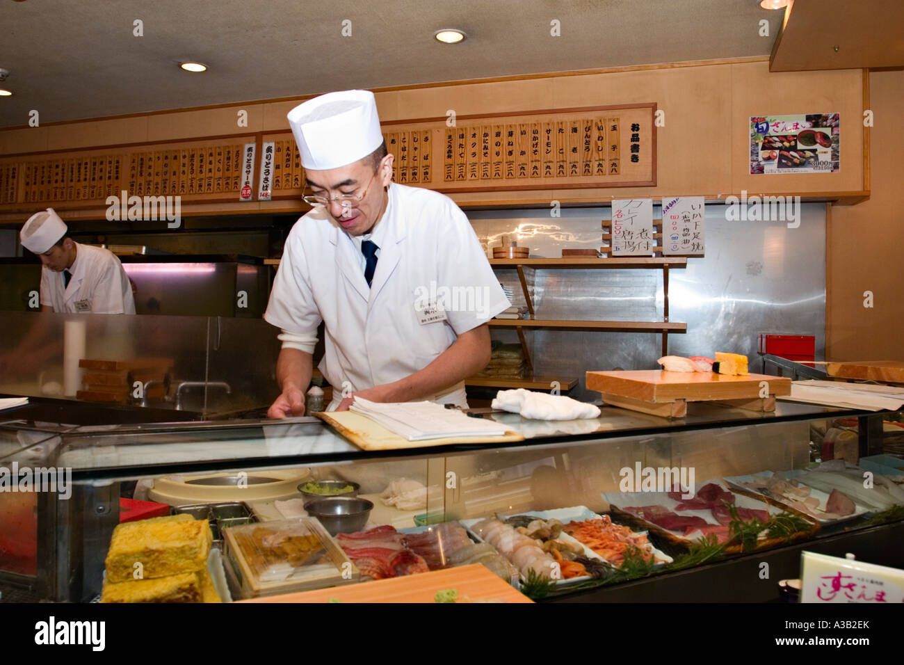 Sushi chef preparing sushi and sashimi, Tokyo, Japan, Asia Stock Photo ...