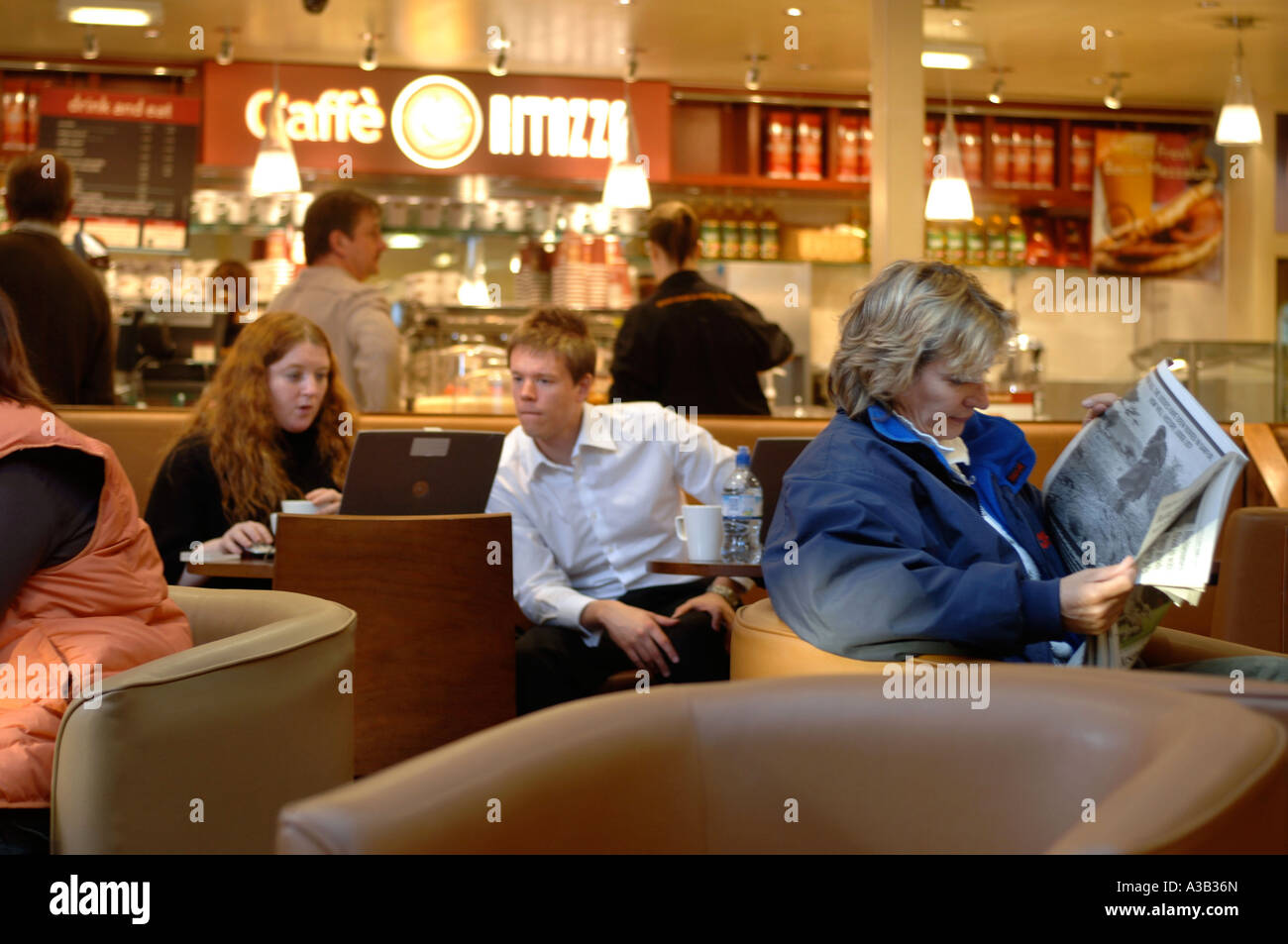 THE MOTO MOTORWAY SERVICE AREA WITH CAFE RITAZZA AT LEIGH DELAMERE EAST ...