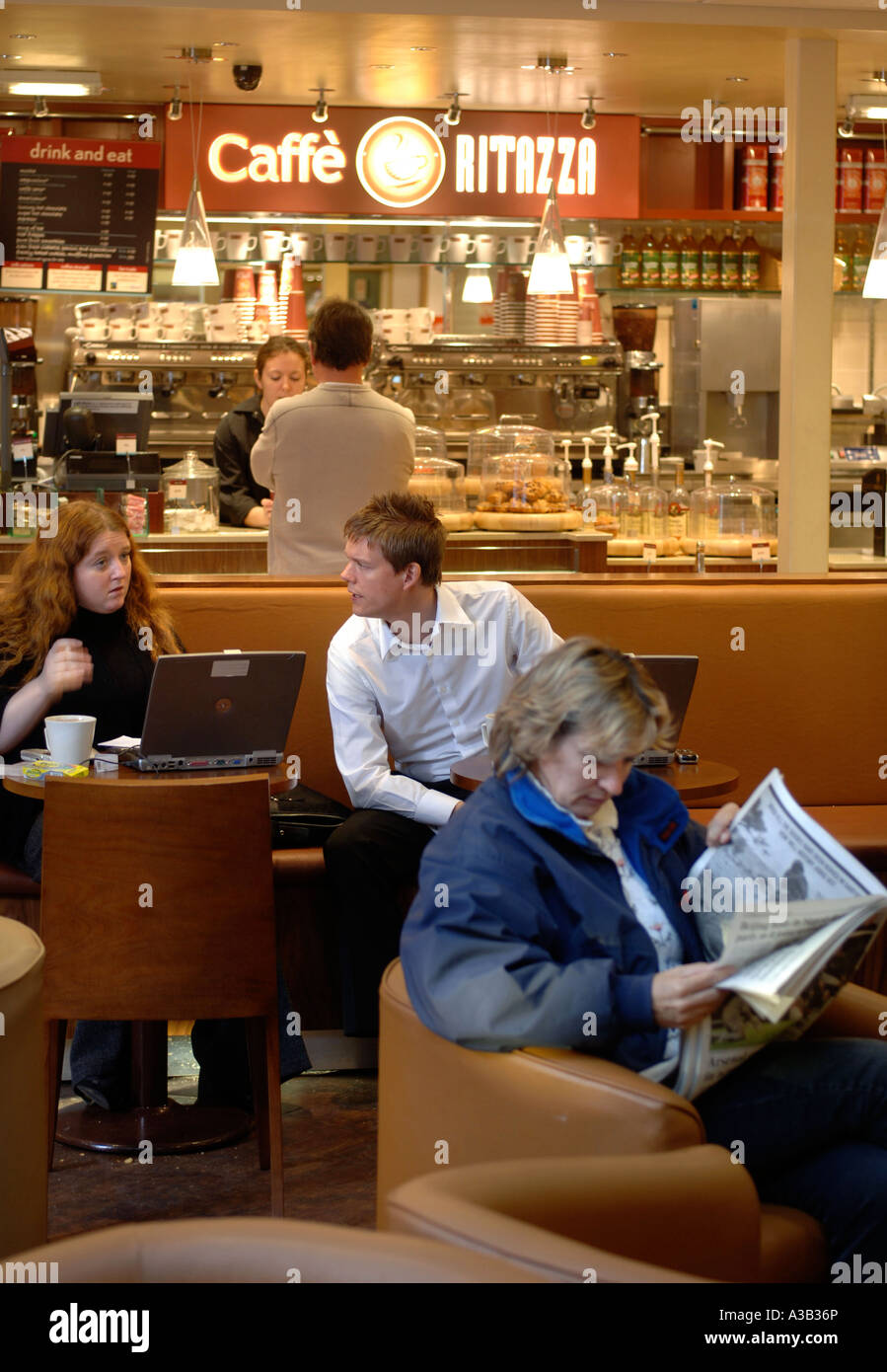 THE MOTO MOTORWAY SERVICE AREA WITH CAFE RITAZZA AT LEIGH DELAMERE EAST ...