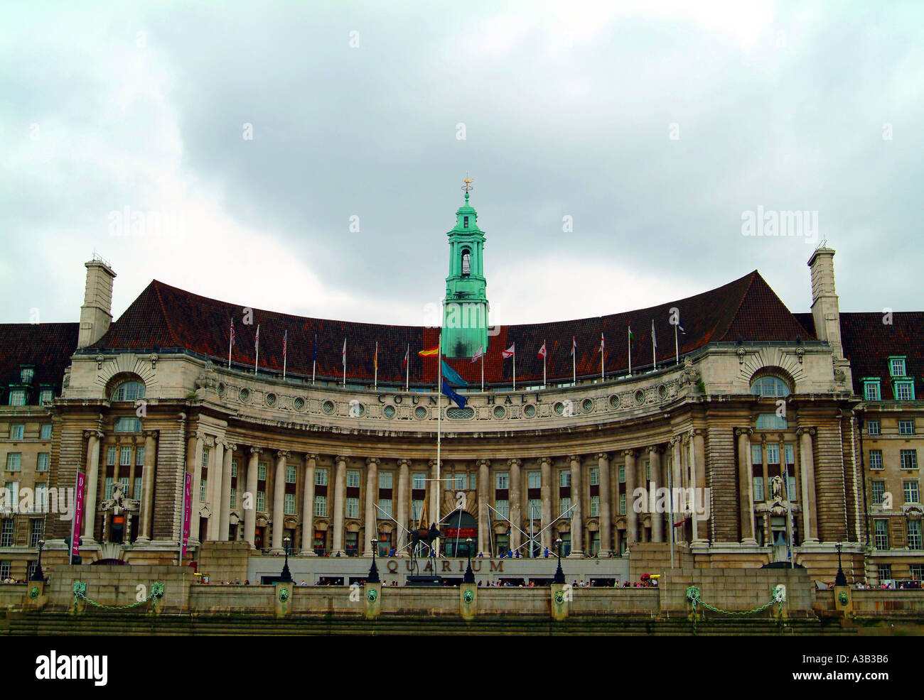 London marriott hotel county hall hi-res stock photography and images ...