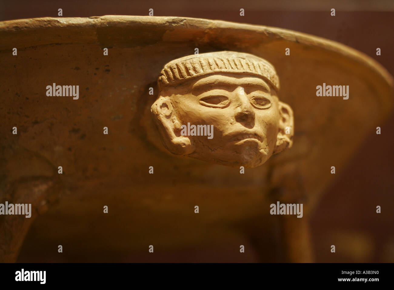 Maya civilization pottery hi-res stock photography and images - Alamy