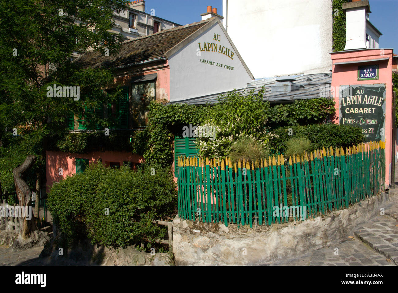 FRANCE Ile de France Paris Montmartre Au Lapin Agile Rustic exterior of ...