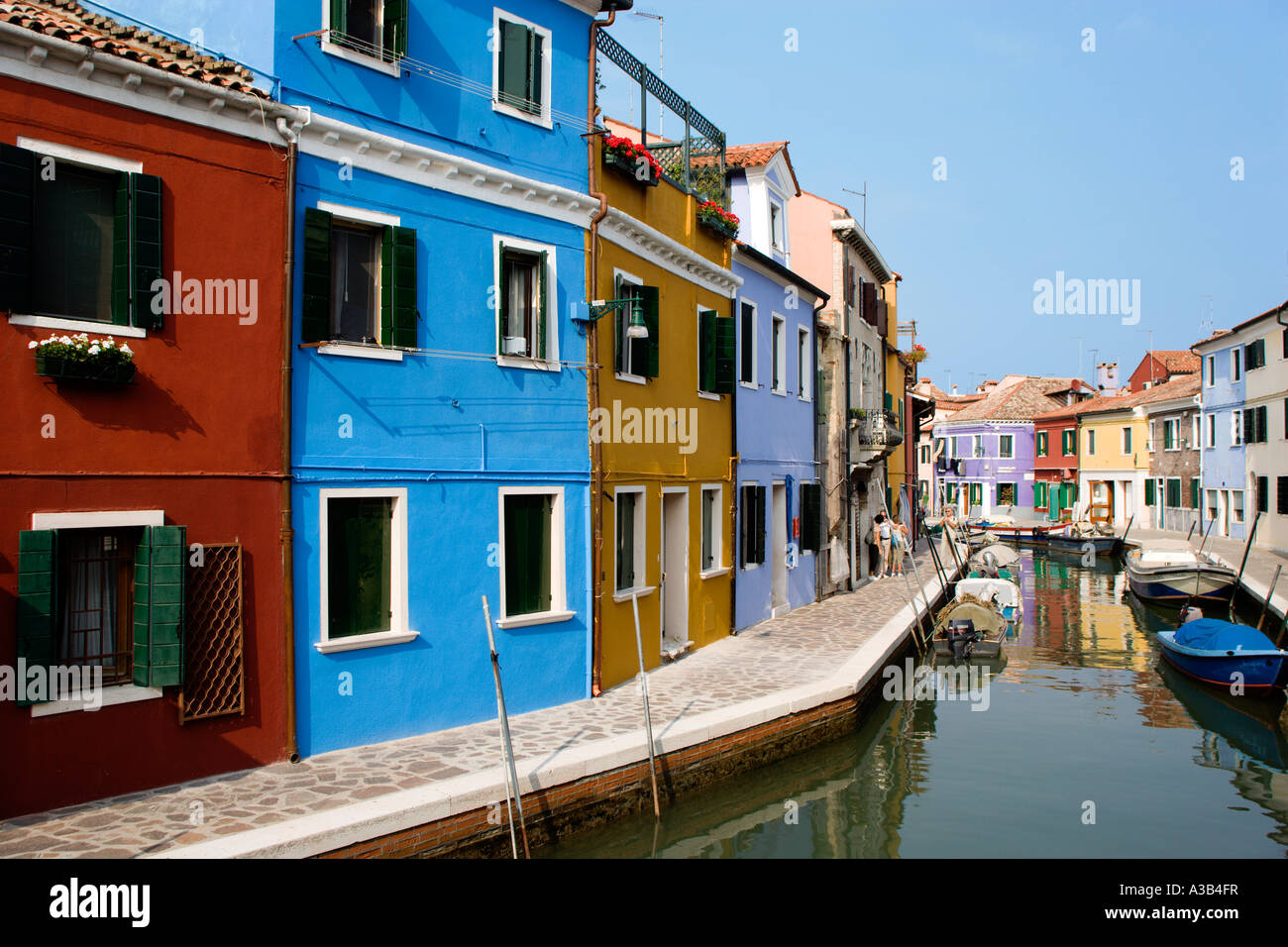 Italian houses alongside canal hi-res stock photography and images - Alamy