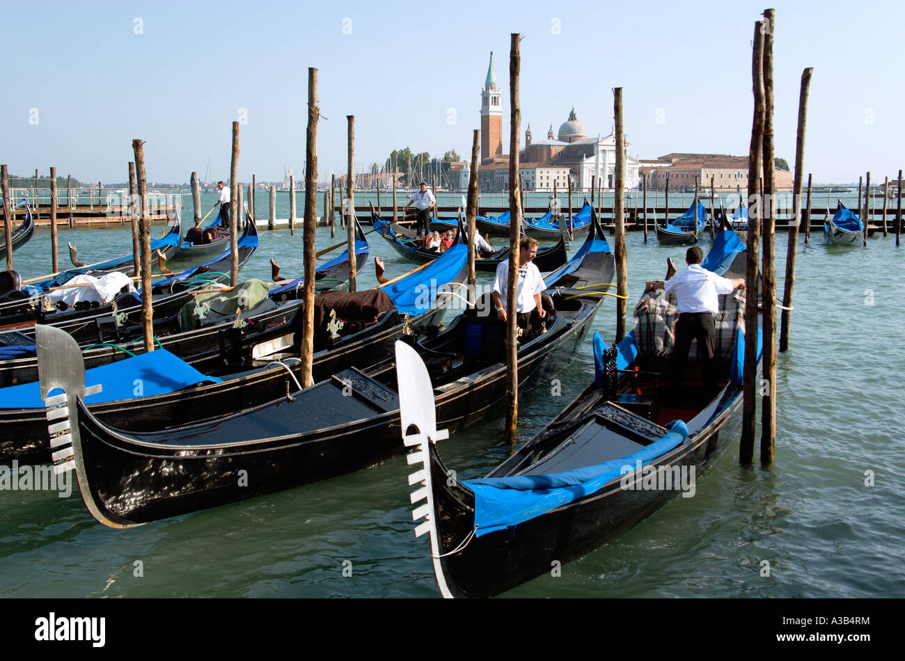 Gondole molo hi-res stock photography and images - Alamy