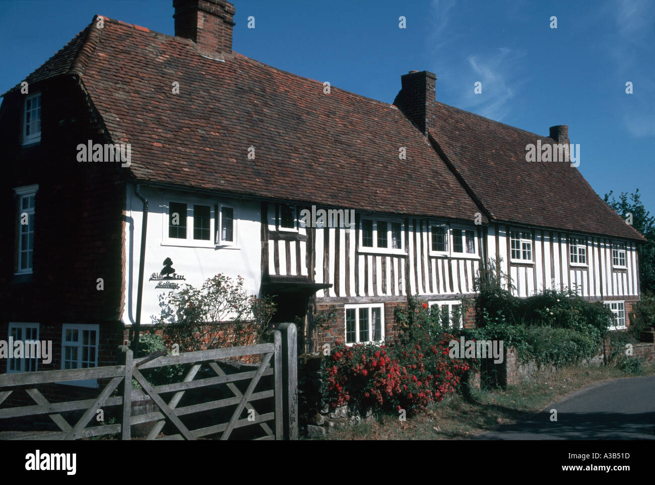 Cottage Plaxtol England Stock Photo - Alamy