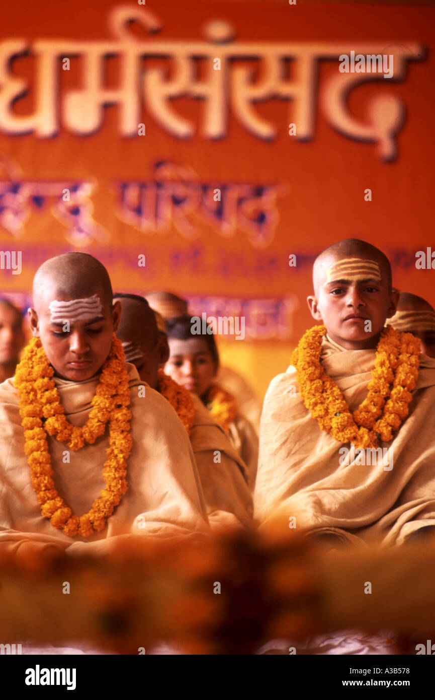 Shishya hi-res stock photography and images - Alamy