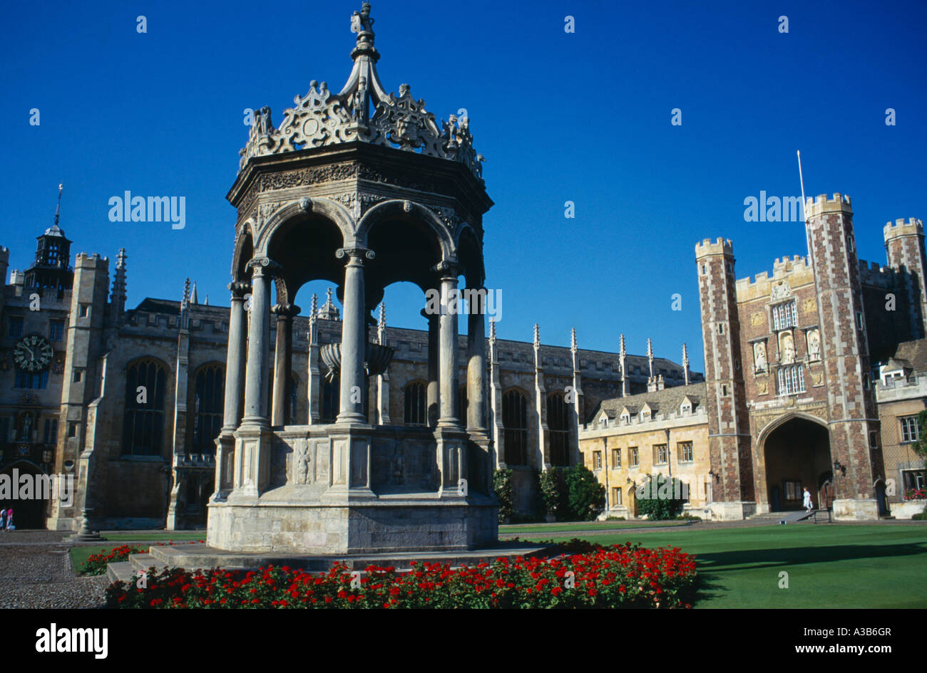 Trinity college fountain hi-res stock photography and images - Alamy