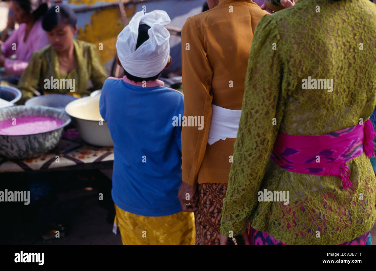 INDONESIA Bali Traditional Dress Stock Photo - Alamy