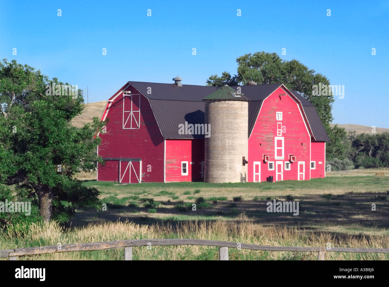 Classic red barn hi-res stock photography and images - Alamy