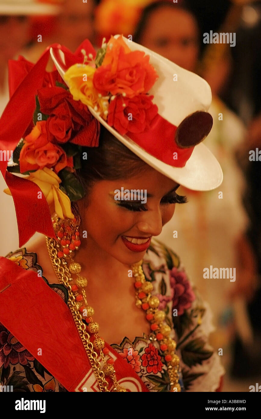 Mexican national costume hi-res stock photography and images - Alamy