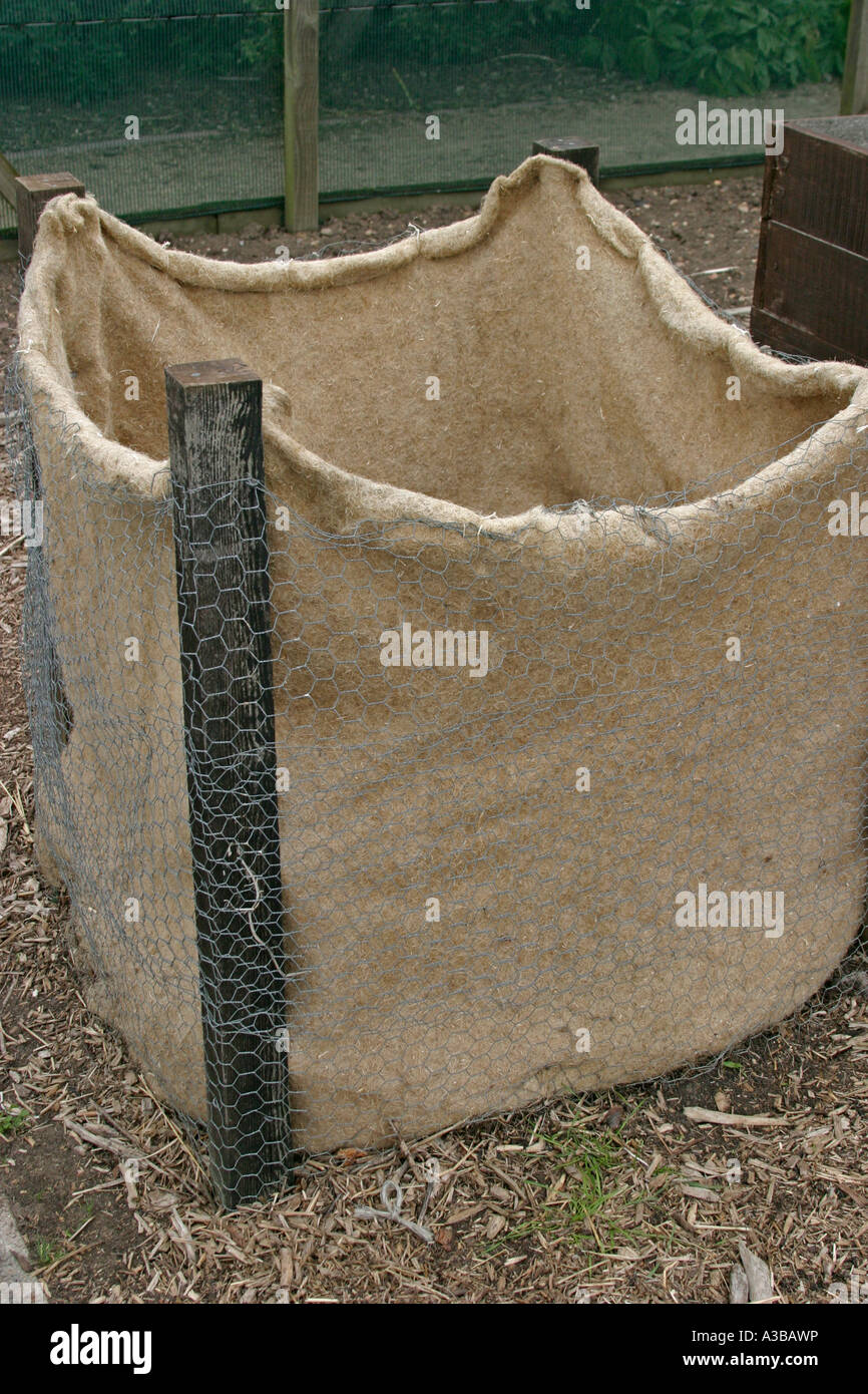 Wire mesh compost bin hi-res stock photography and images - Alamy