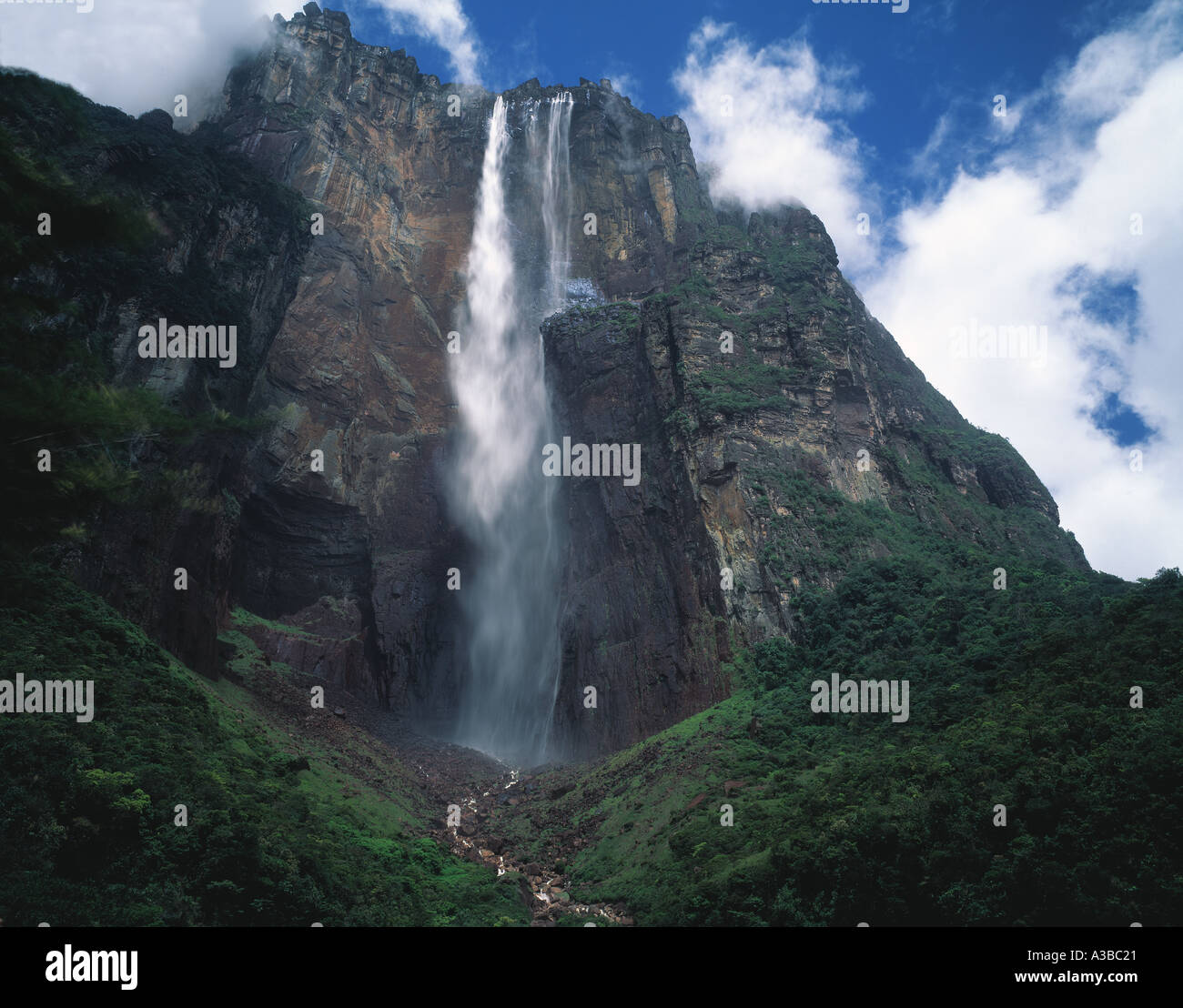 Waterfalls in canaima hi-res stock photography and images - Alamy