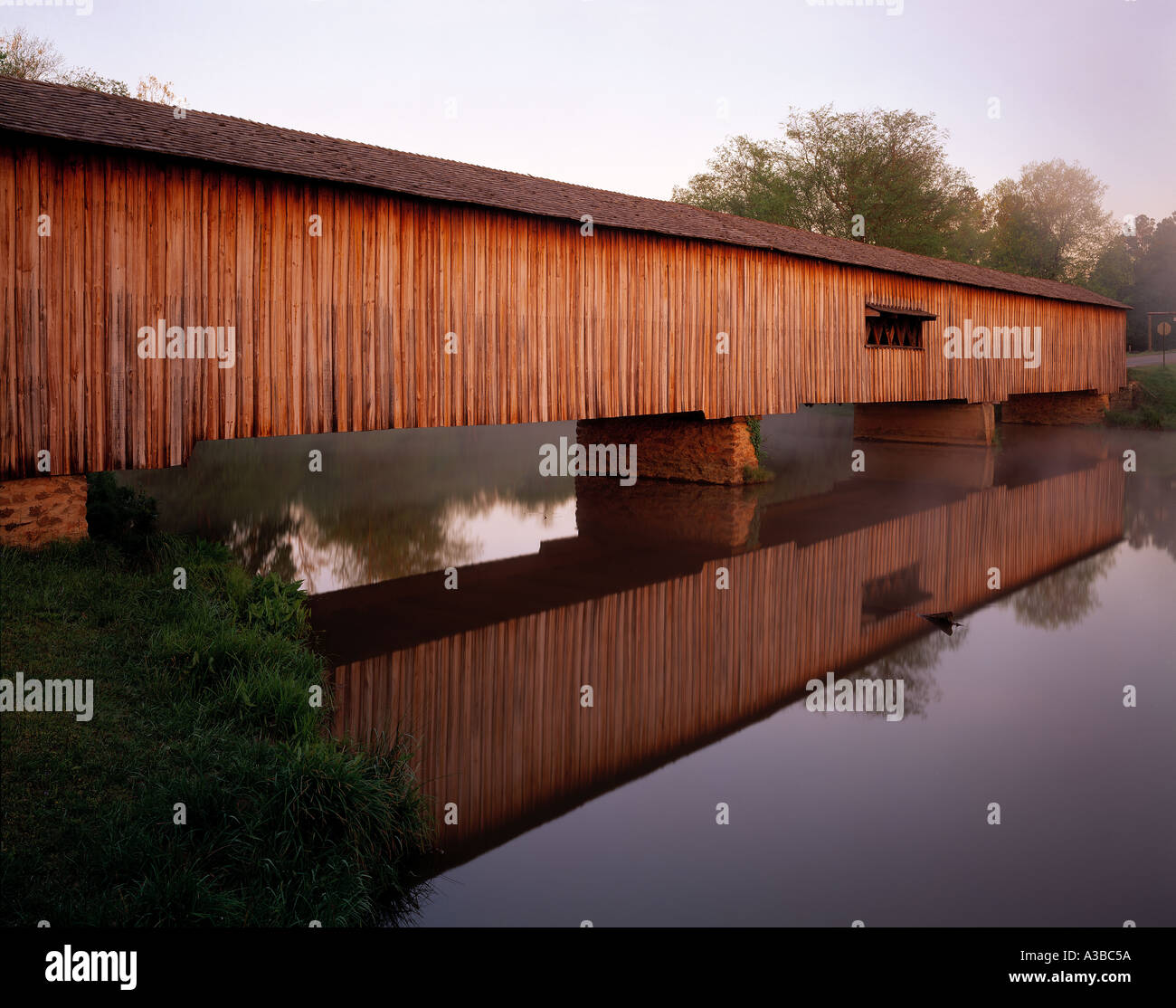 Watson Mill Bridge Watson Mill Bridge State Park Georgia Stock Photo - Alamy