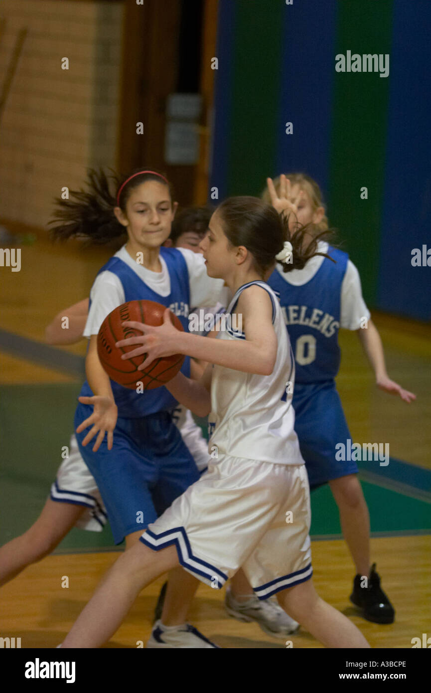 Middle school girl basketball team hi-res stock photography and images ...