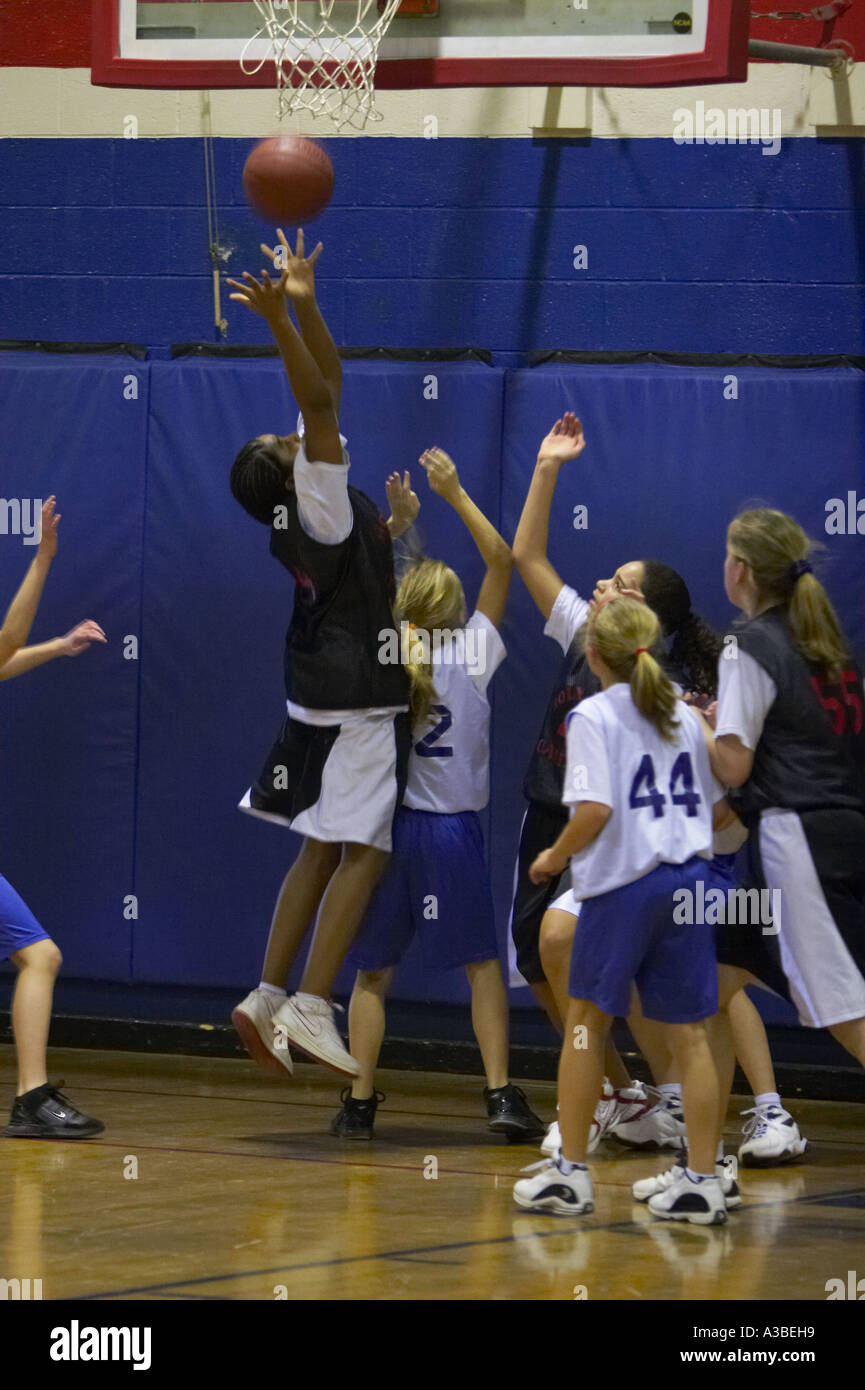 Middle school girl basketball team hi-res stock photography and images ...