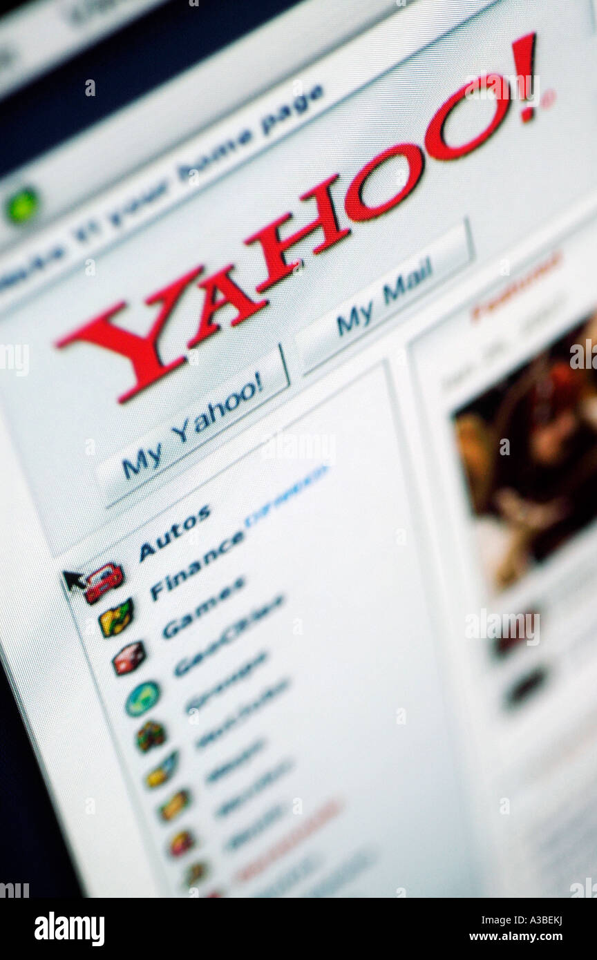 The homepage website and logo of Yahoo Stock Photo - Alamy