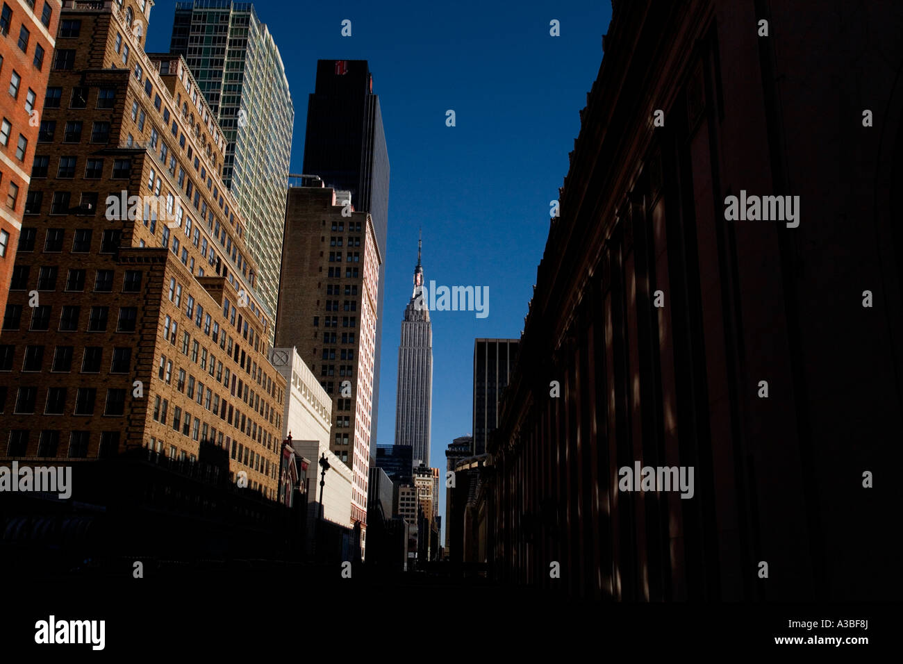 Shadow empire state building manhattan hi-res stock photography and ...