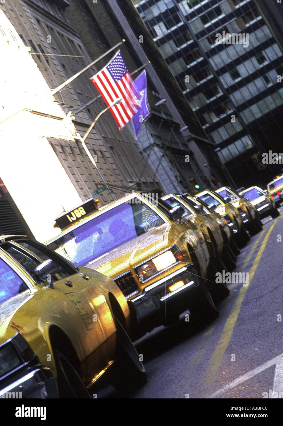 New york cabs lined up hi-res stock photography and images - Alamy