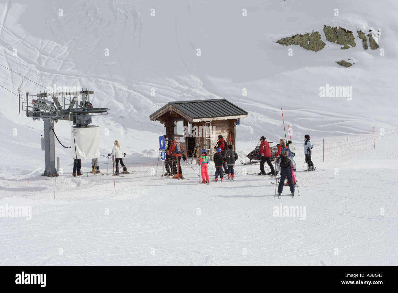 Button lift skier alps hi-res stock photography and images - Alamy