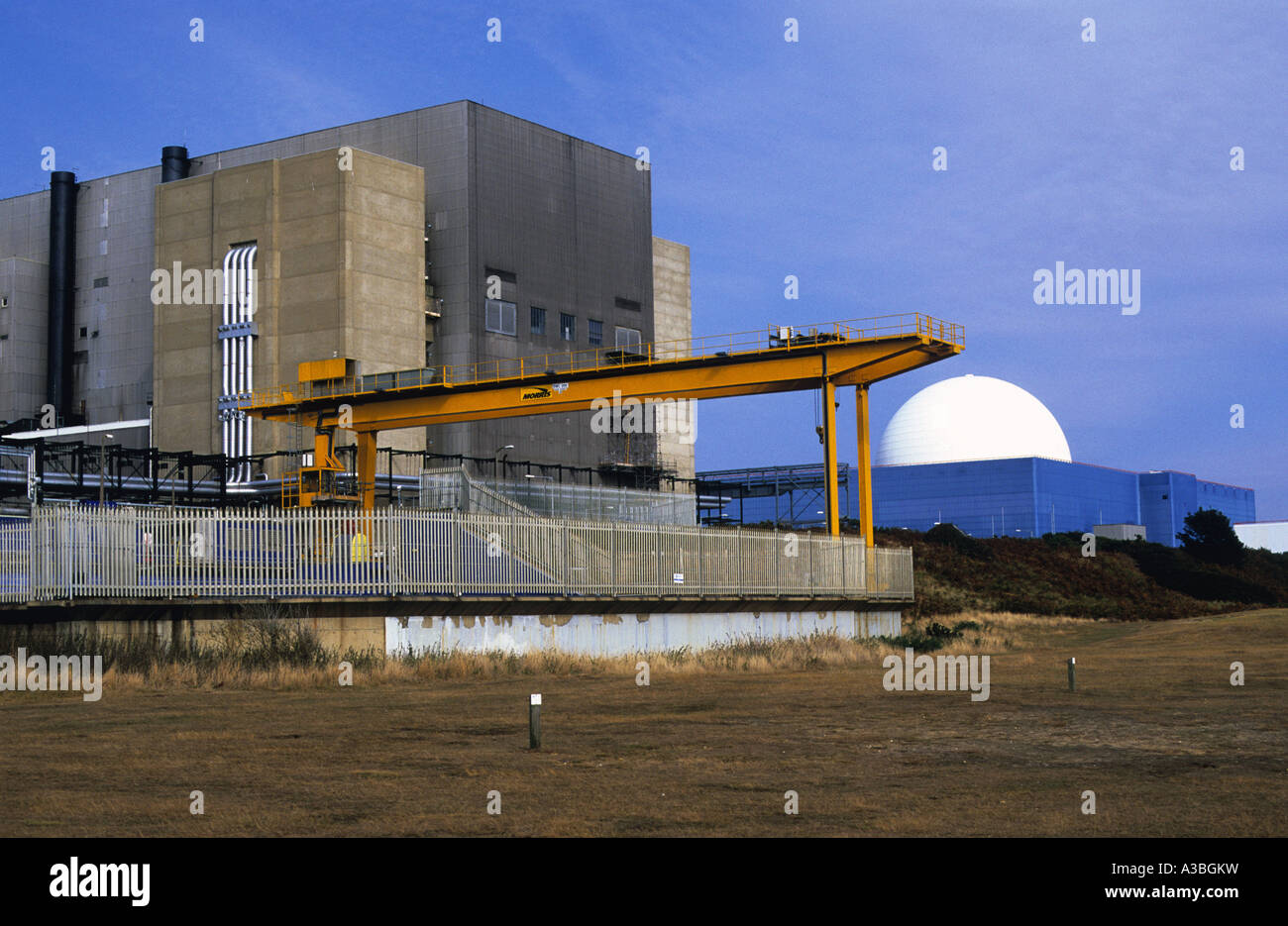 Sizewell A and B nuclear power stations, the magnox A station stop ...