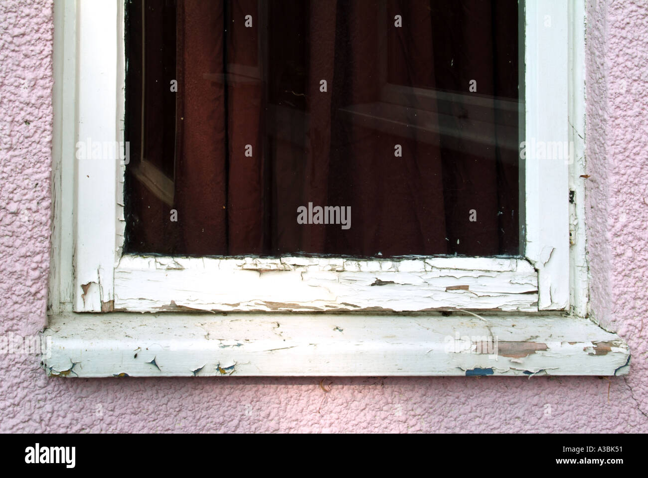 Deteriorating timber window on domestic property extension in need of ...